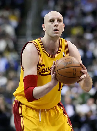 Žydrūnas Ilgauskas 7’3” (2.21 m)
